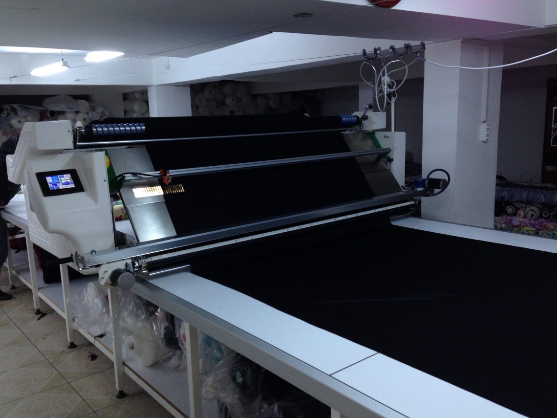 Yücel Makine | Full Automatic Fabric Spreading Machine with Conveyor Band